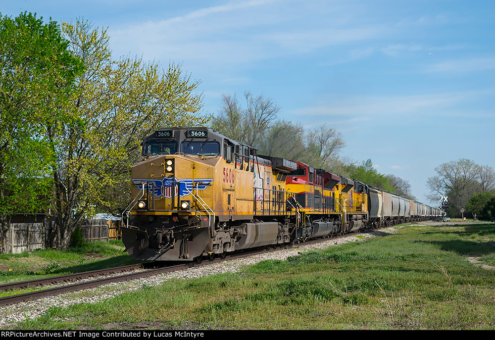 UP 5606 westbound K&O empty grain train